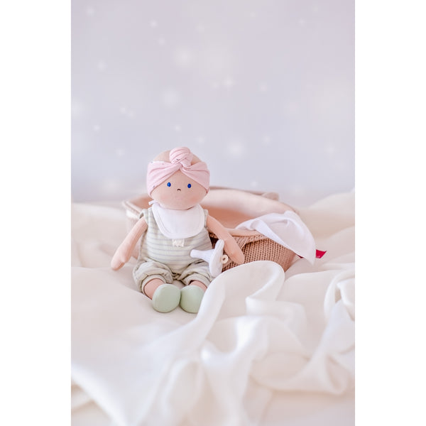 Knitted Bassinet with Remi Baby – Mini Mint